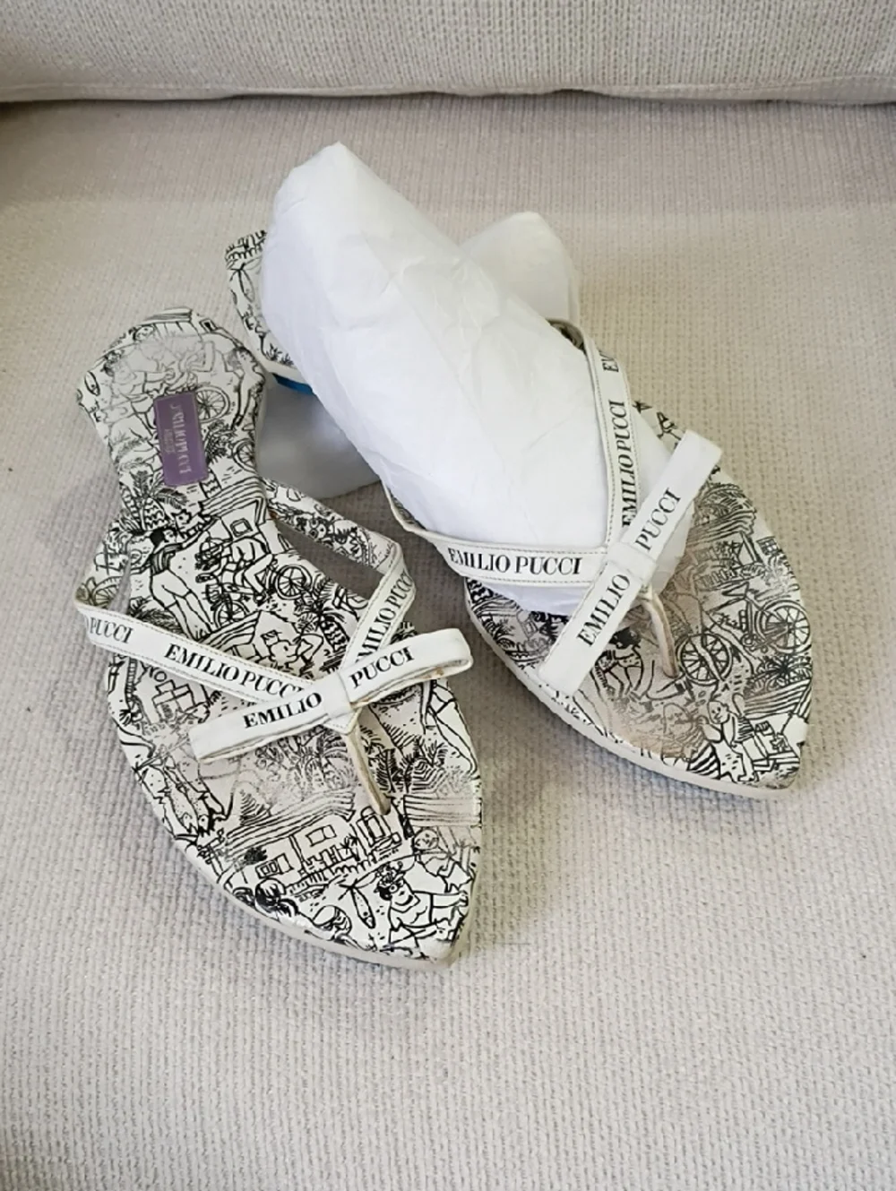 Emilio Pucci | Shoes | Emilio Pucci Black And White Graphic Logo Strap ...